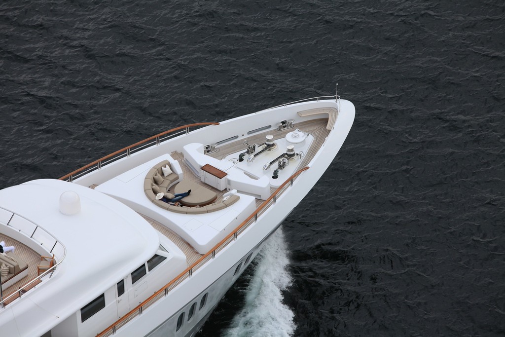 Yacht HADIA, Hakvoort | CHARTERWORLD Luxury Superyacht Charters